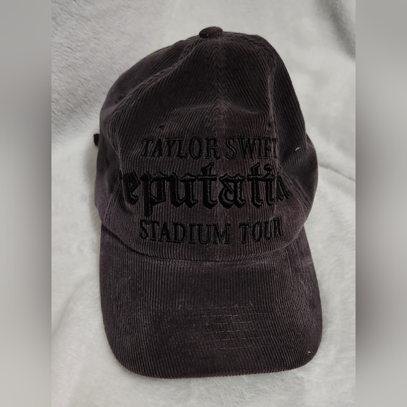 Taylor Swift | Accessories | Taylor Swift Reputation Stadium Tour Os ...